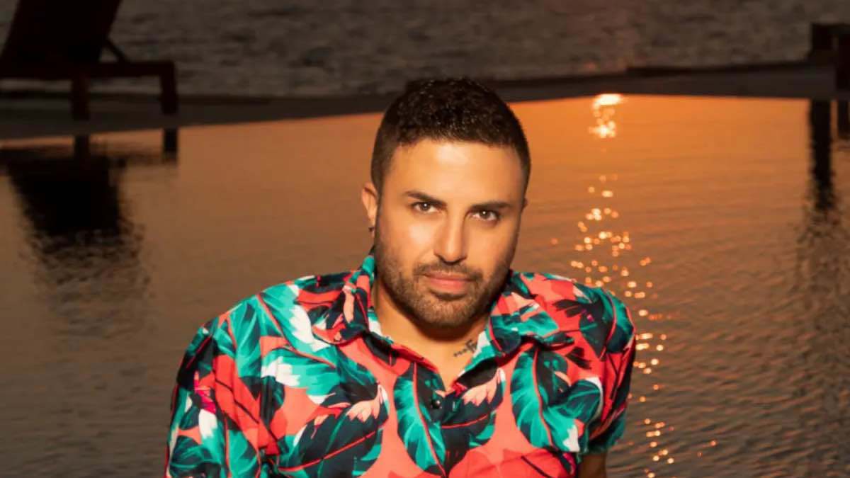 "لم أقدم أعمالاً مبتذلة".. هكذا رد جاد شويري على اتهامه بالجرأة | إرم نيوز