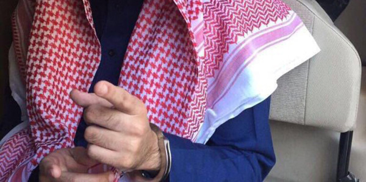 ضبط الإعلامي السعودي علي العلياني في وضع مخل مع فتيات إرم نيوز