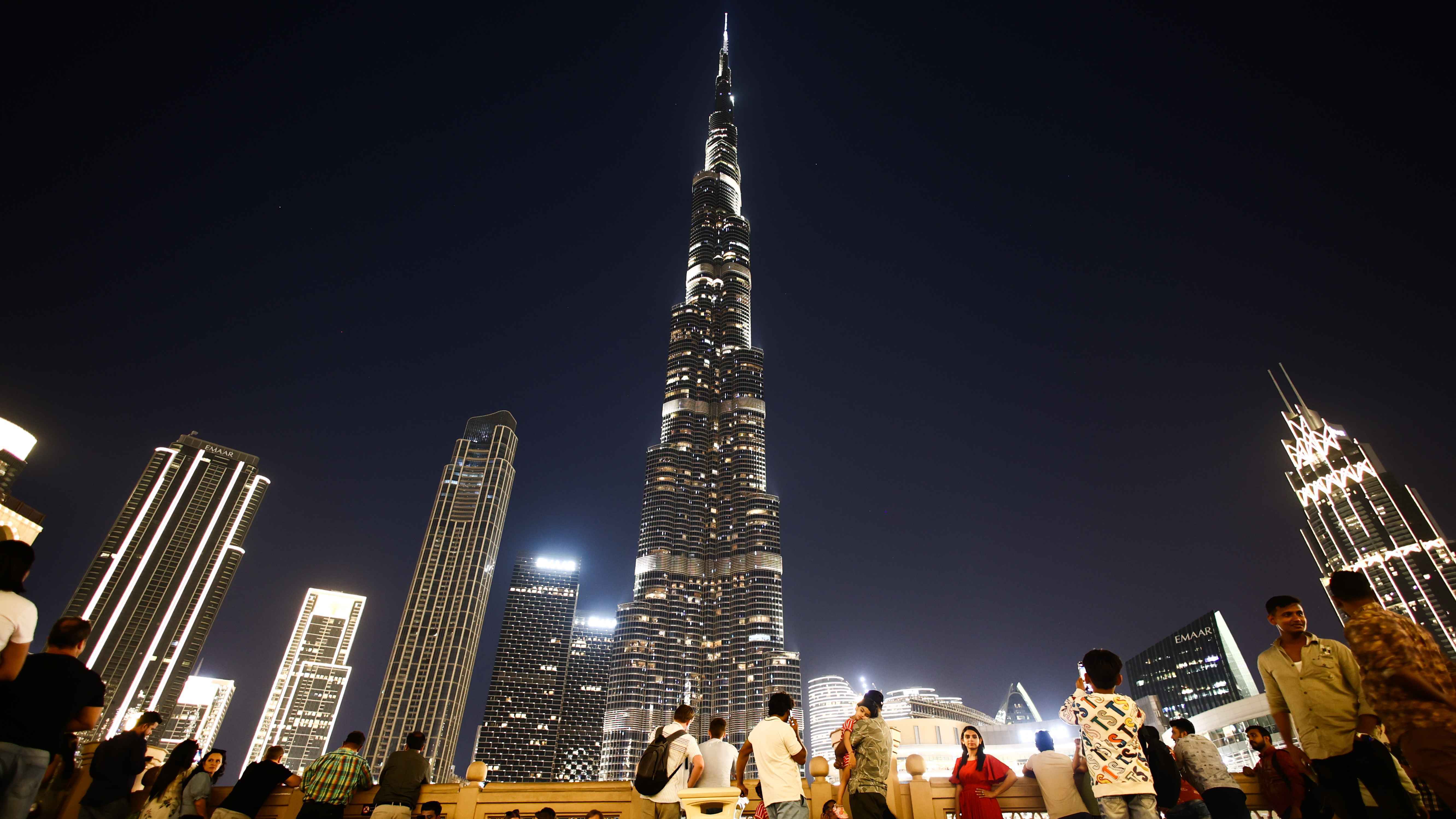 برج خليفة في دبي.. قبلة سياحية فريدة و"أعجوبة هندسية" | إرم نيوز