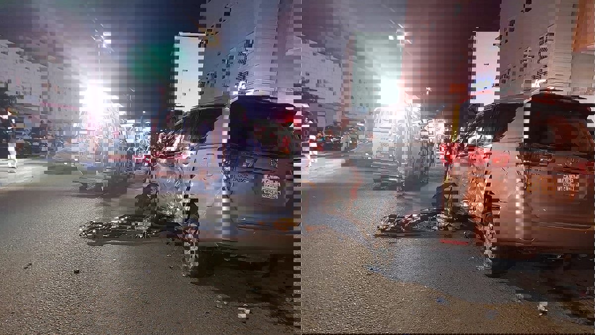 السعودية سيارة مسرعة تدهس مجموعة صائمين على سفرة إفطار فيديو إرم نيوز